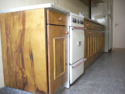 El umbral: Muebles bajomesada y alacena en madera multilaminada