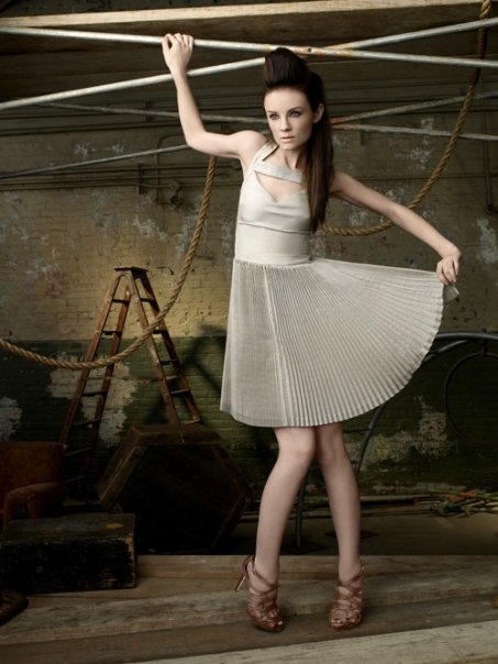 FEMALE PHOTOGRAPHY: Good way Female Body hit The Object in Photography