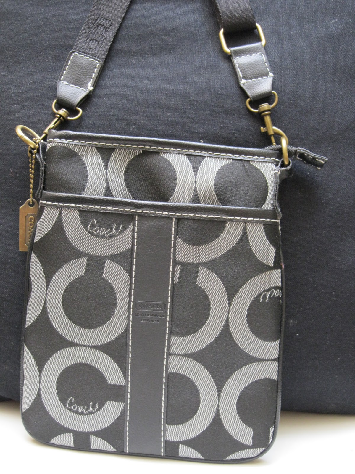 Anggun Maya Gallery: COACH SLING BAG - GARAGE SALE!!!
