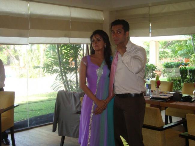 pareshshah: Salman Khan and Asin in ‘Ready’ Movie Stills Wallpapers