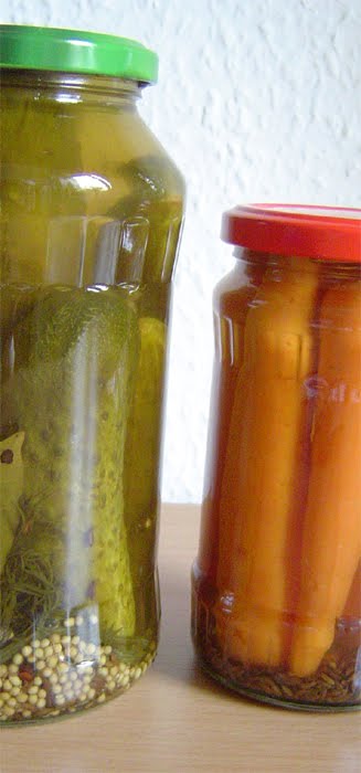 Mission: Vegan in Berlin: A German Must: Cucumber Pickles!