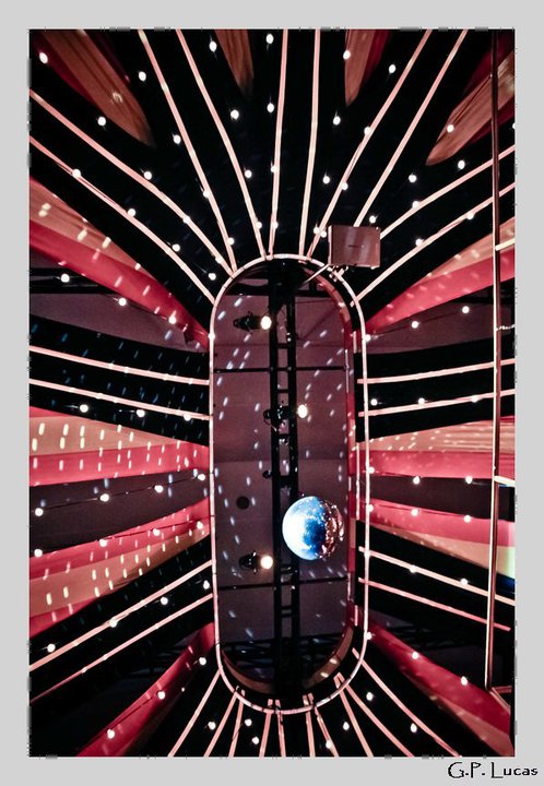 The Real Twins of NYC: SACHIKA "RUNWAY IN A CIRCUS" FASHION SHOW @ CARNIVAL