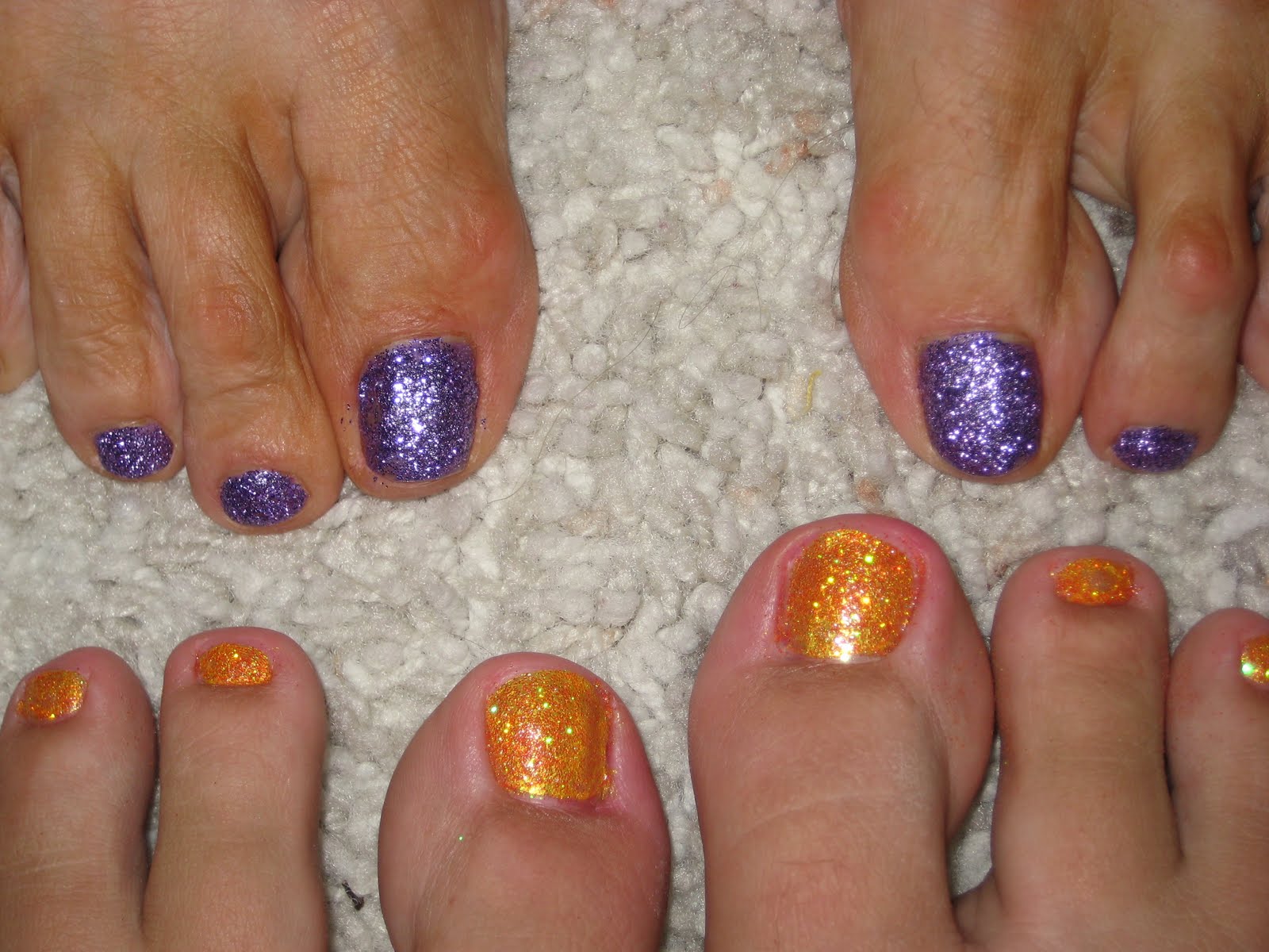 Laura Thoughts: Glitter Toenails