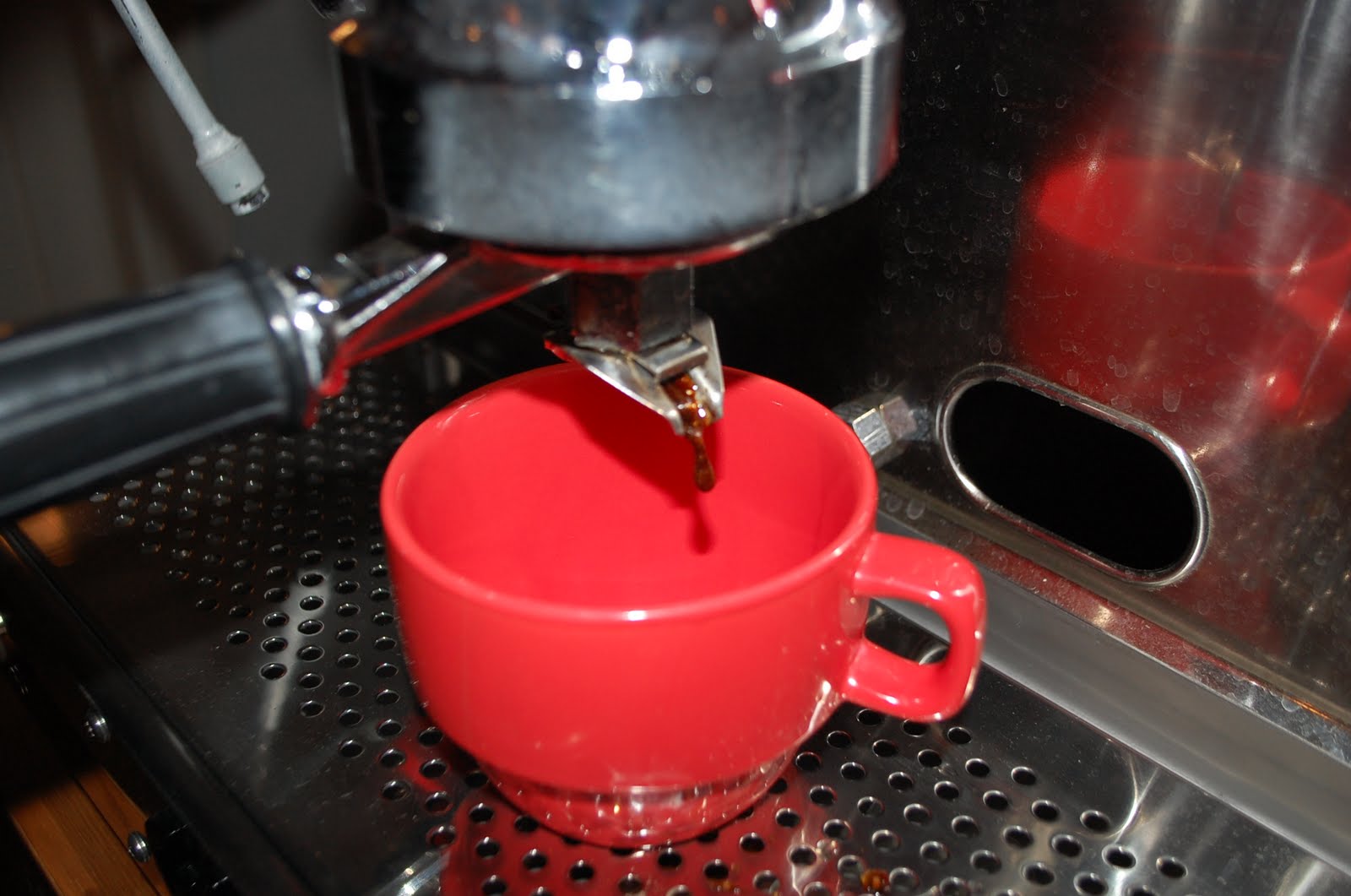 El Reagan Cafe: It's Here! Old School Crema...Piston Style Espresso ...