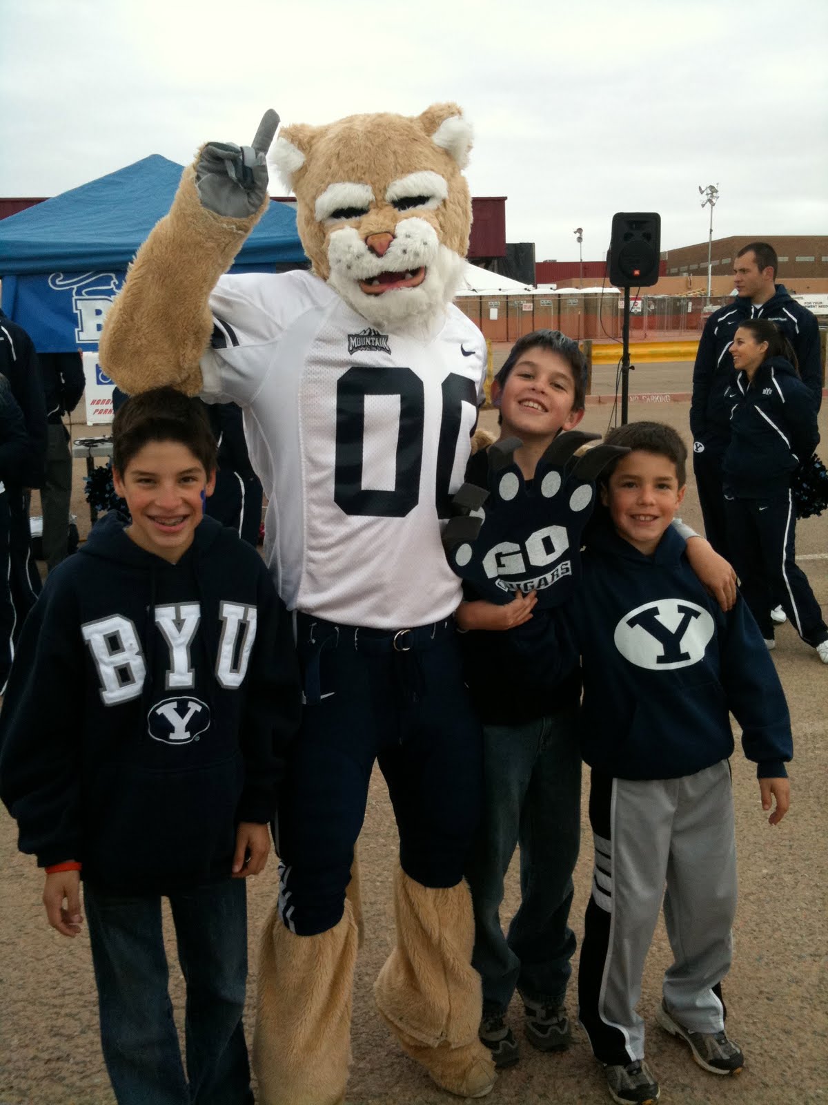 Dora' s World: BYU tailgate party