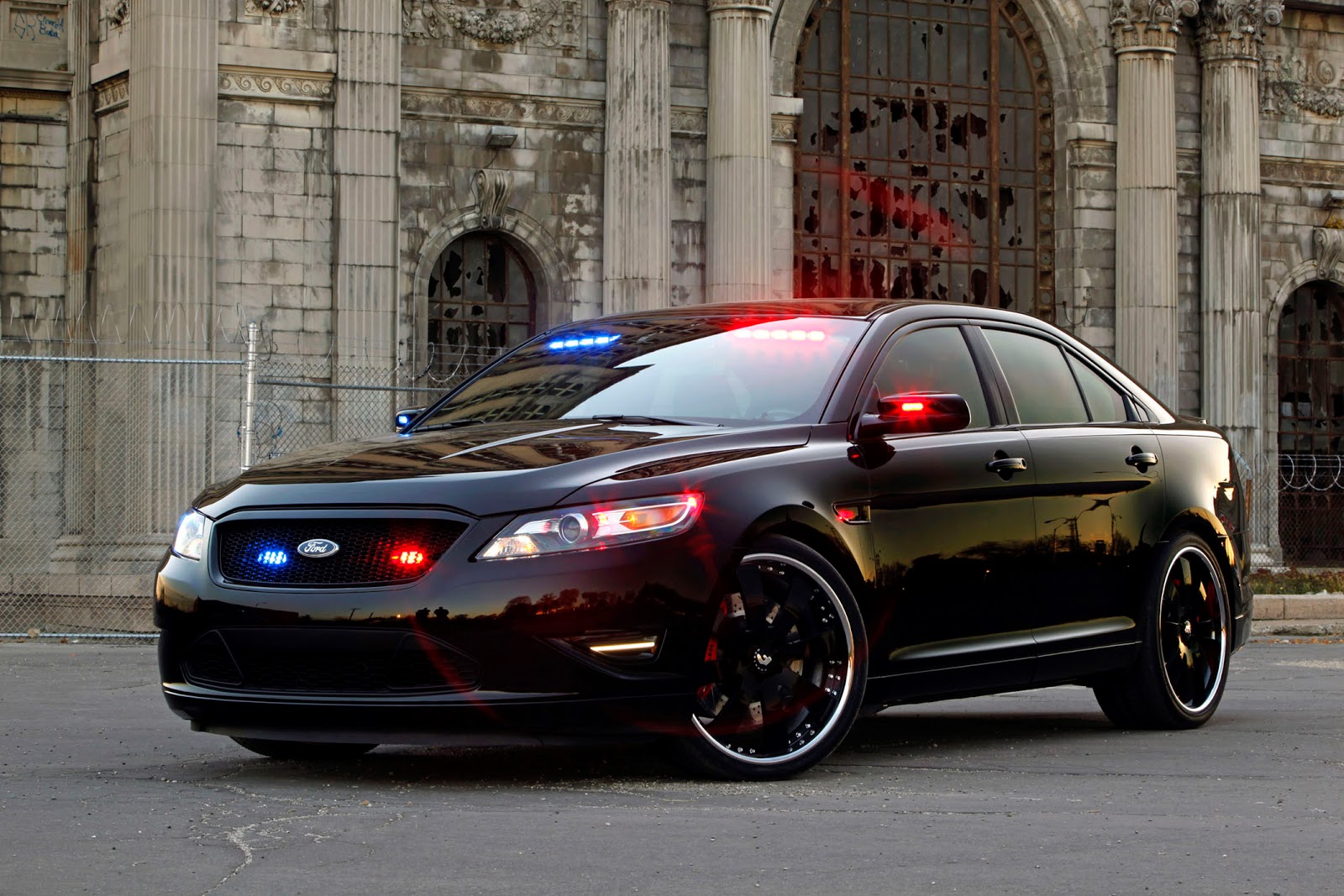 FORD APRESENTA O SEDÃ POLICE INTERCEPTOR CONCEPT EM LAS VEGAS