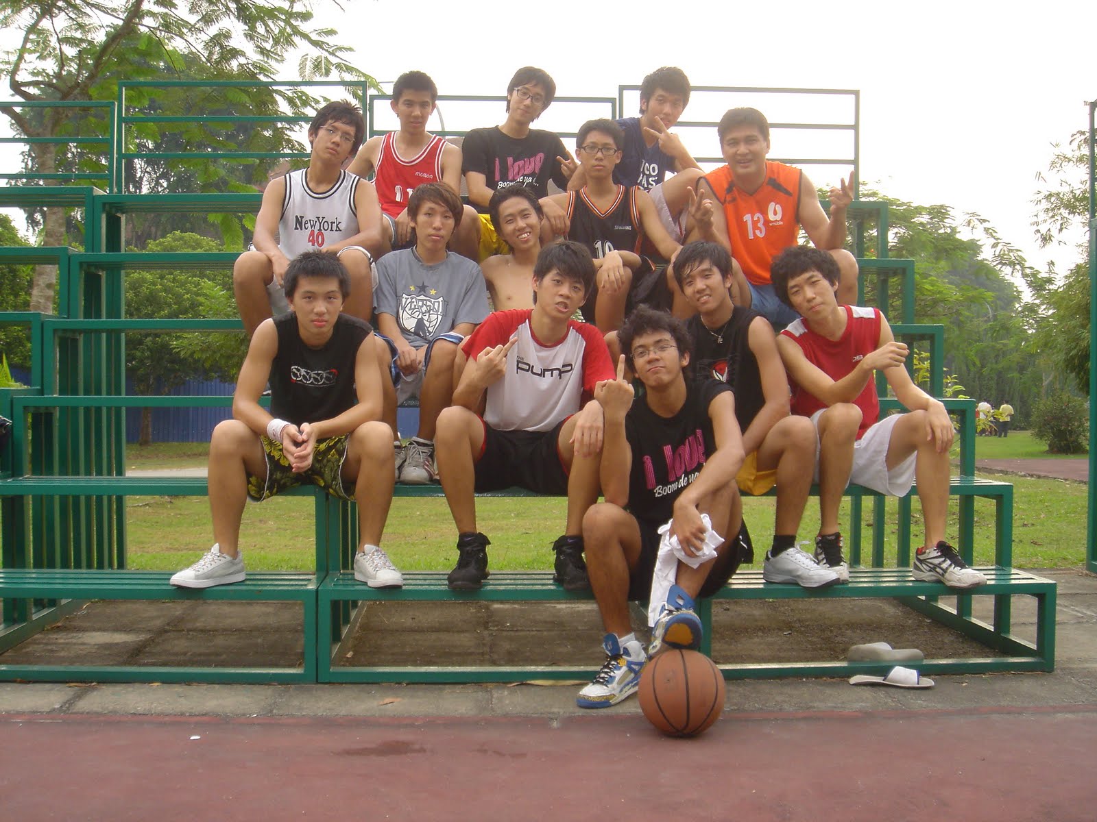 Stomping Street: enjoying playing sports with ur friends