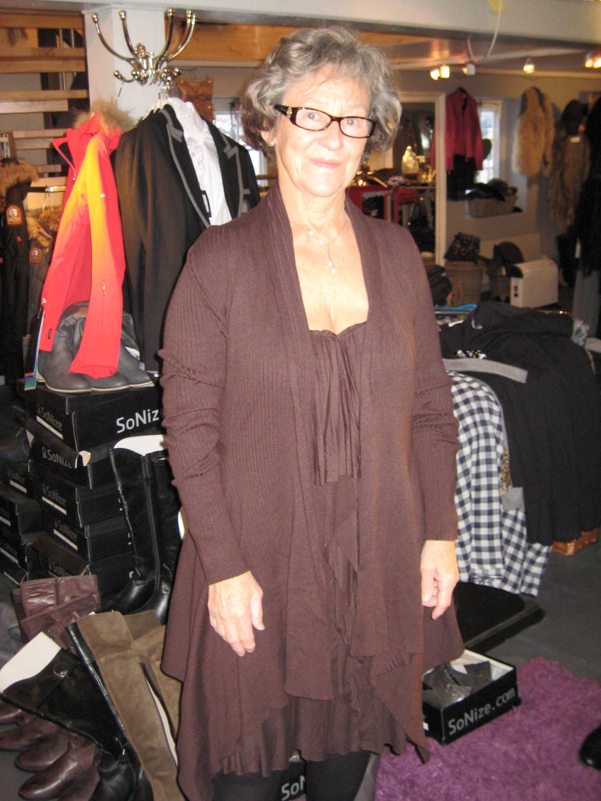 Milde Mathilde: Fine damer på låven i dag