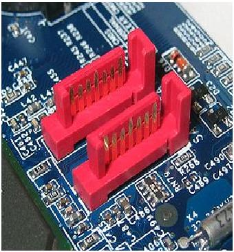informacion del equipo de computo: Conector IDE y SATA.