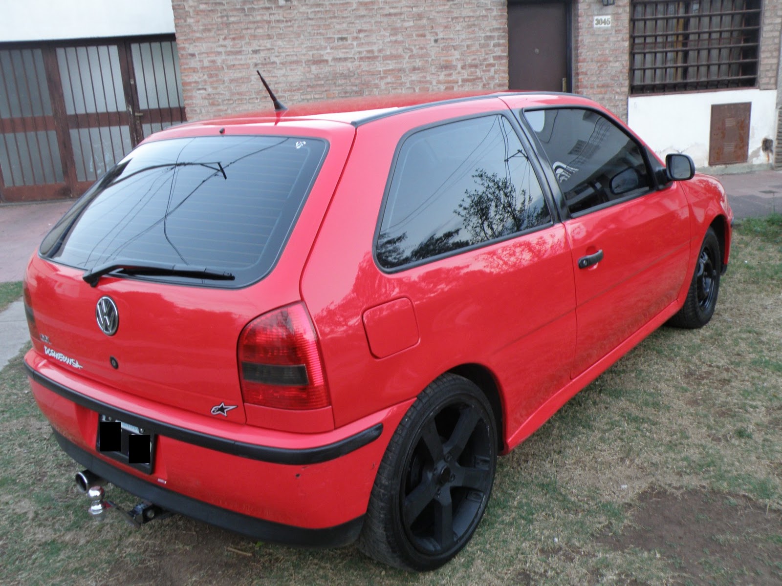 MTH - Car Detail: VW gol -Rojo-