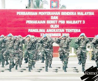 Suasana Majlis Perbarisan Penyerahan Bendera Malaysia dan