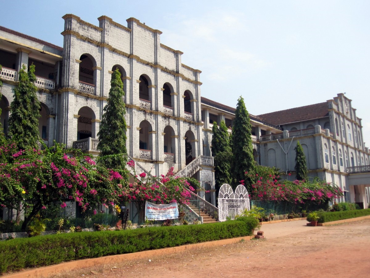 Mangalore Mangalore: St. Aloysius College Mangalore, Science and Commerce