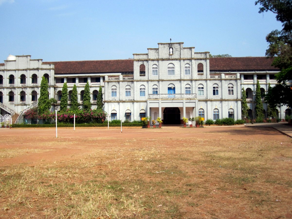 Mangalore Mangalore: St. Aloysius College Mangalore, Science and Commerce
