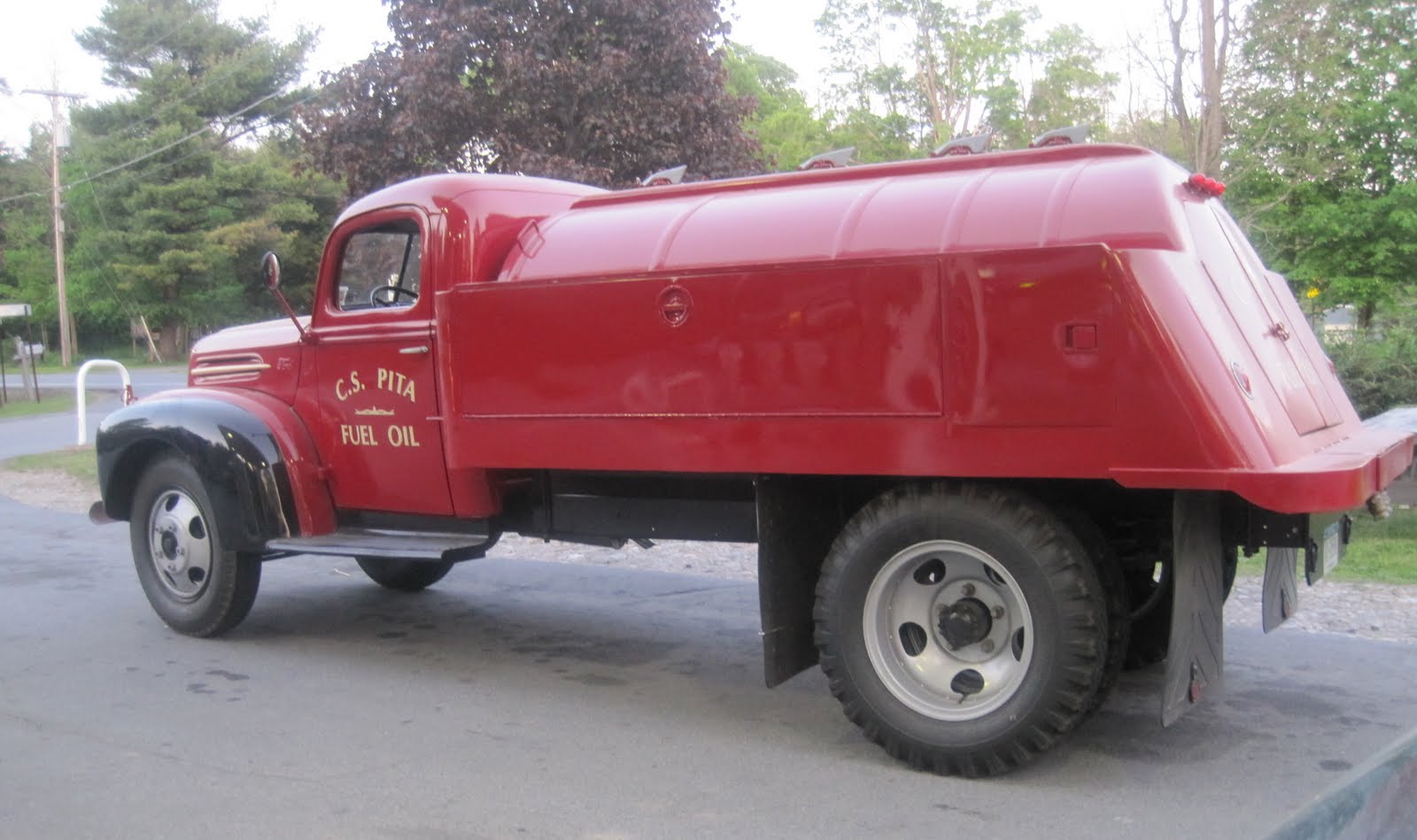Big Old Ford Truck: Ford Fuel Truck.