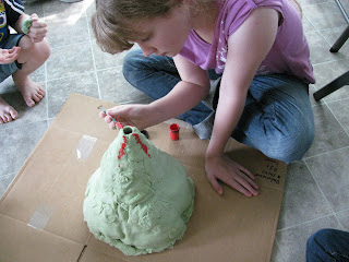 Cheryl's Bunch: Model Volcano-6th grade science project