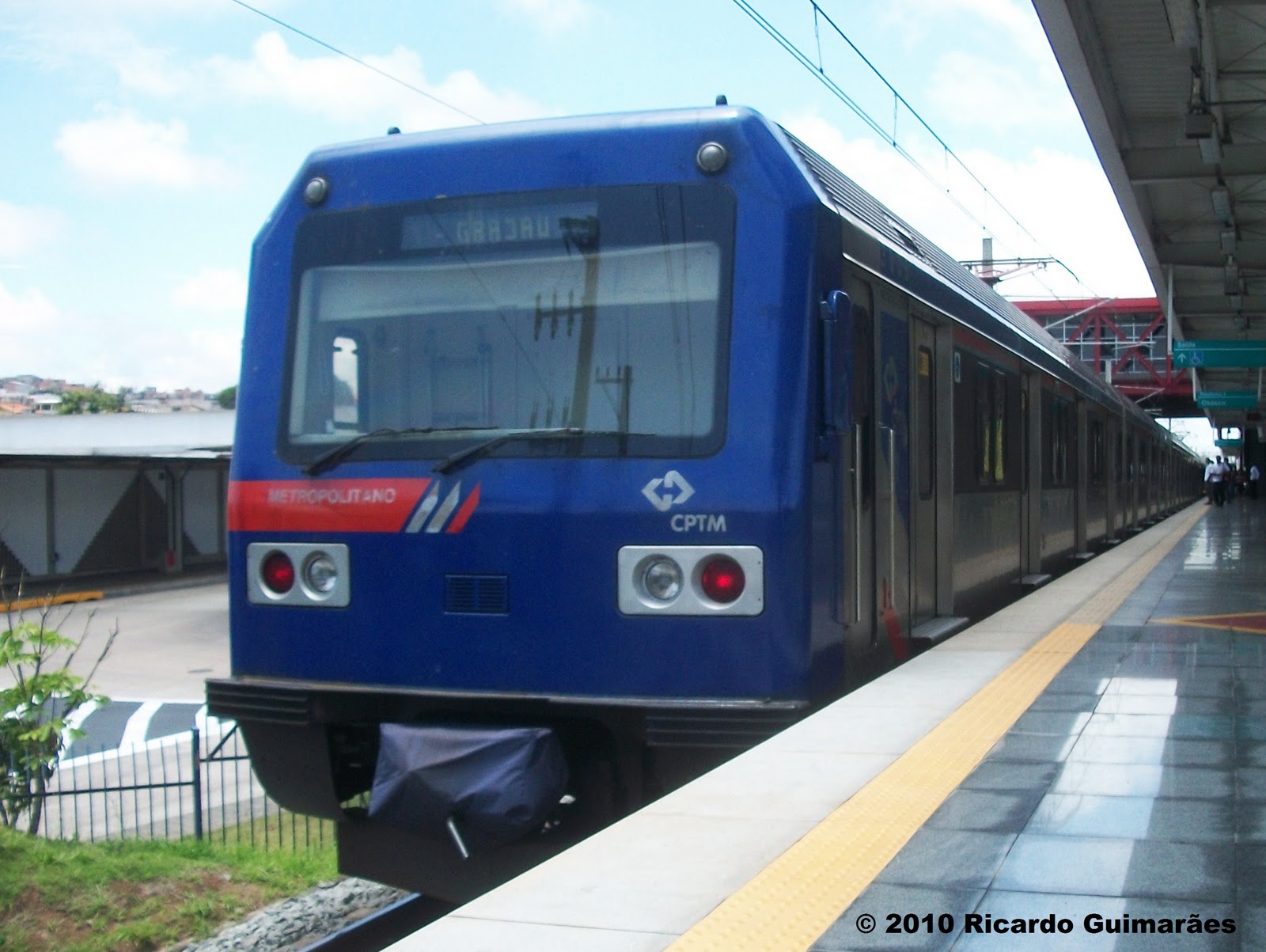 Trens (Série 3000 e 2000 Fase II) da Linha 9 Esmeralda da CPMTM são ...