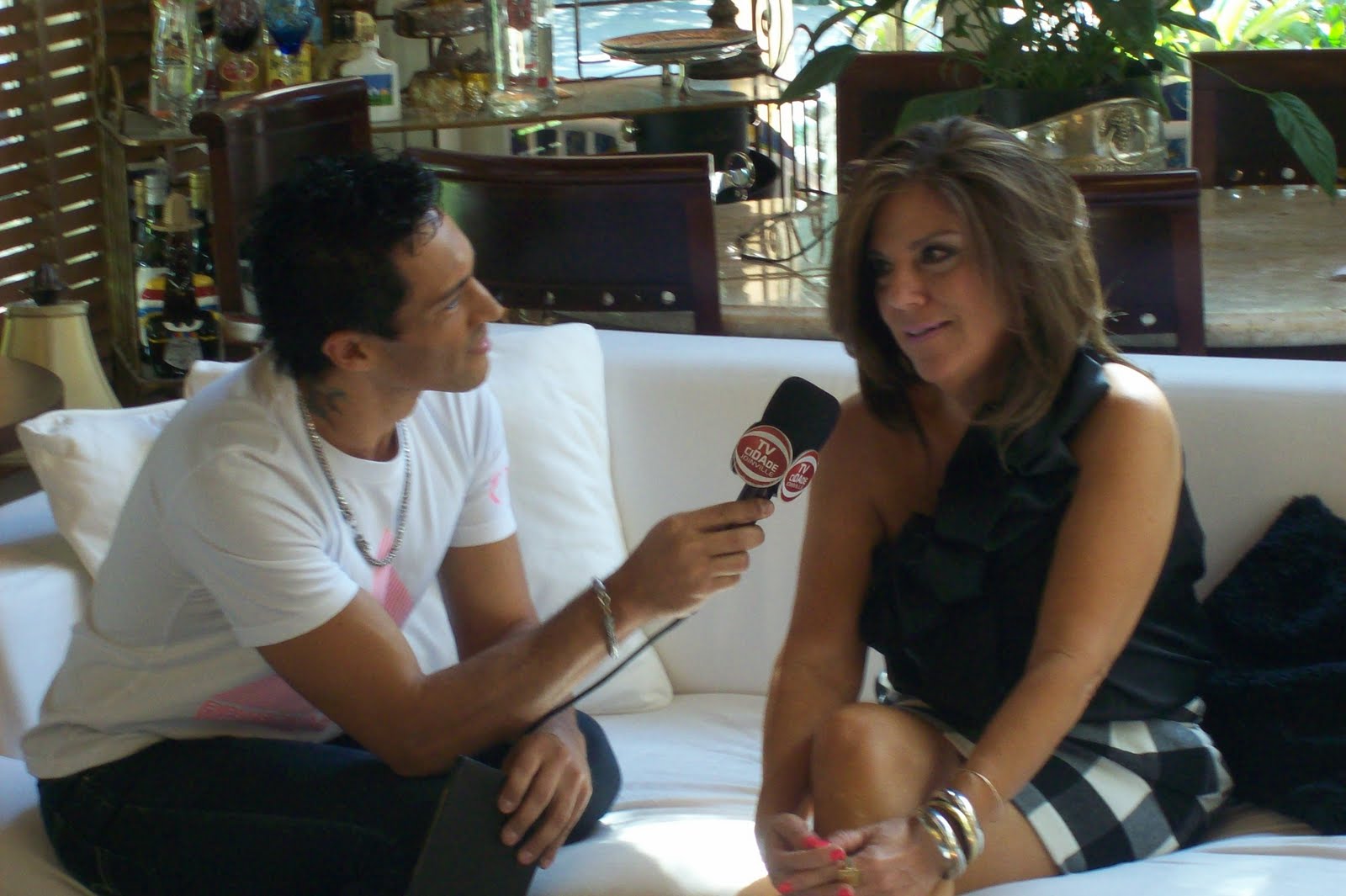 LEANDRO CAMARGO : Entrevista com Ana Luíza Greco