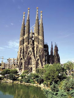 Luis IntroArchitecture: ANTONI GAUDI