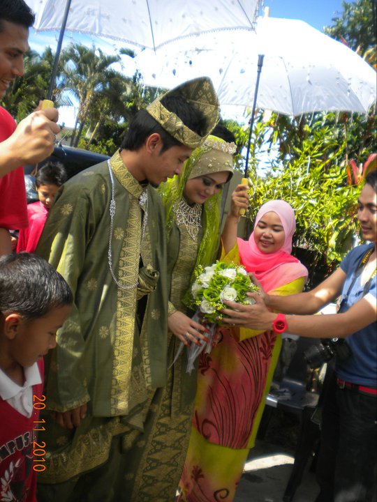 ~L@NgkaH terc!pt@~©: baraka-allahu-lakuma