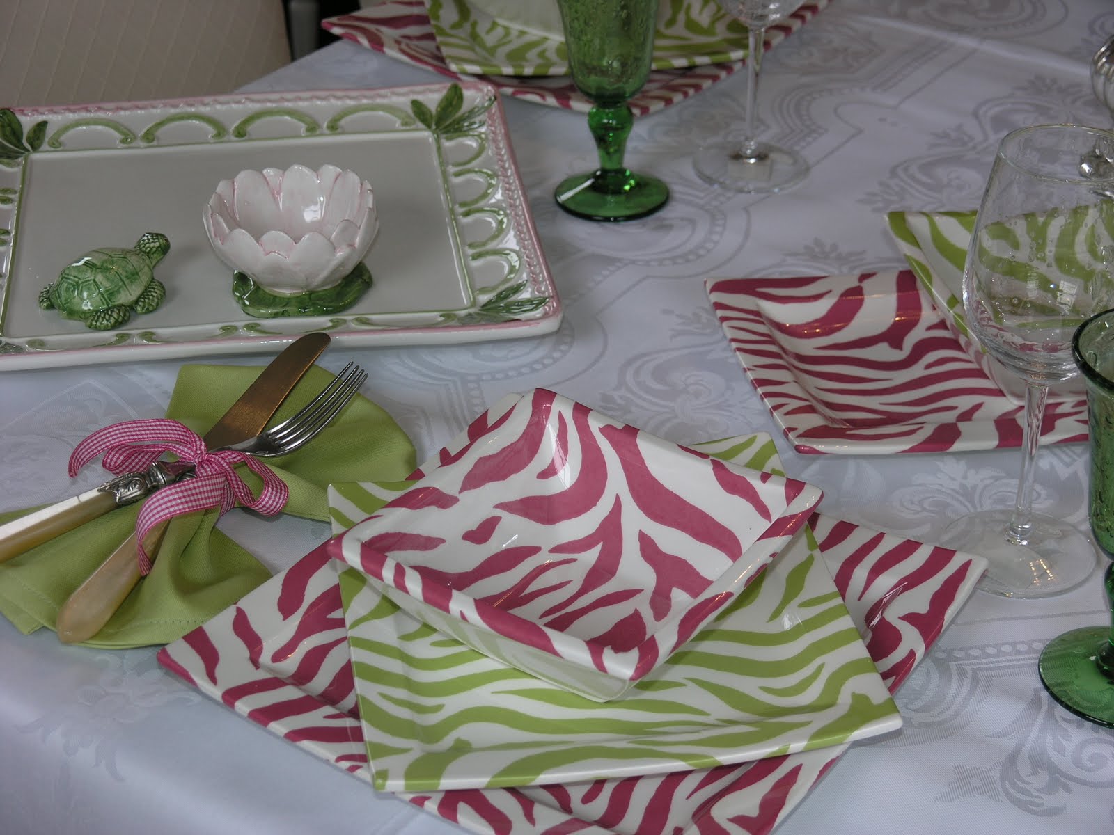 C'est si Bon! La Joie de Vivre: La Table en Rose