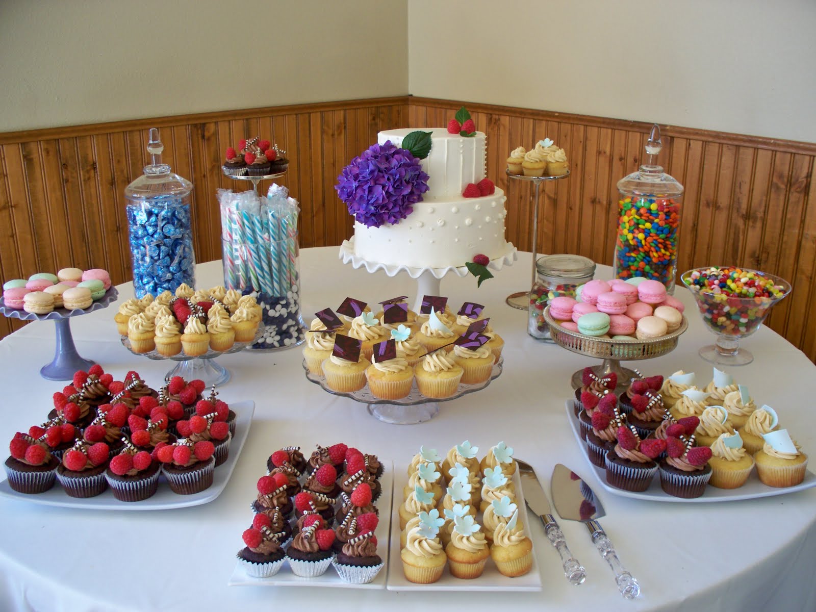 Teacup, Fine baked goods and confections: Playful cupcake and cake table