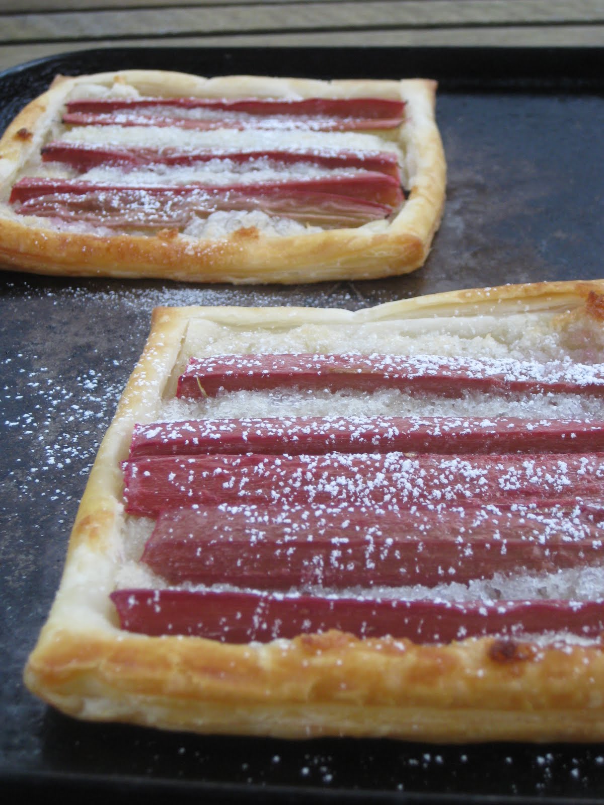 queen bee allergy free: Rhubarb & Coconut Frangipane Tarts