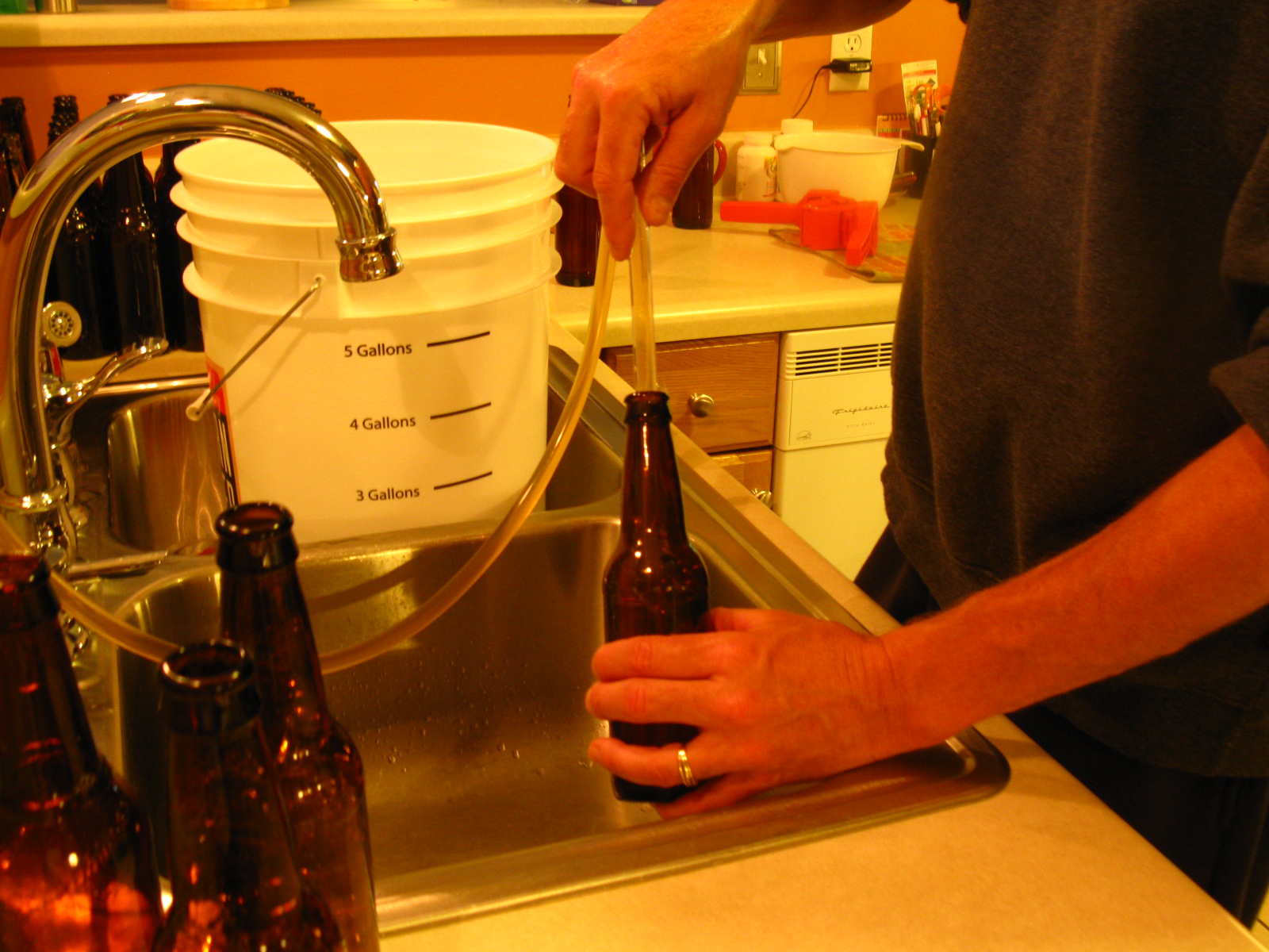 Home Beer Brewing: Bottling Day For The Extra Pale Ale
