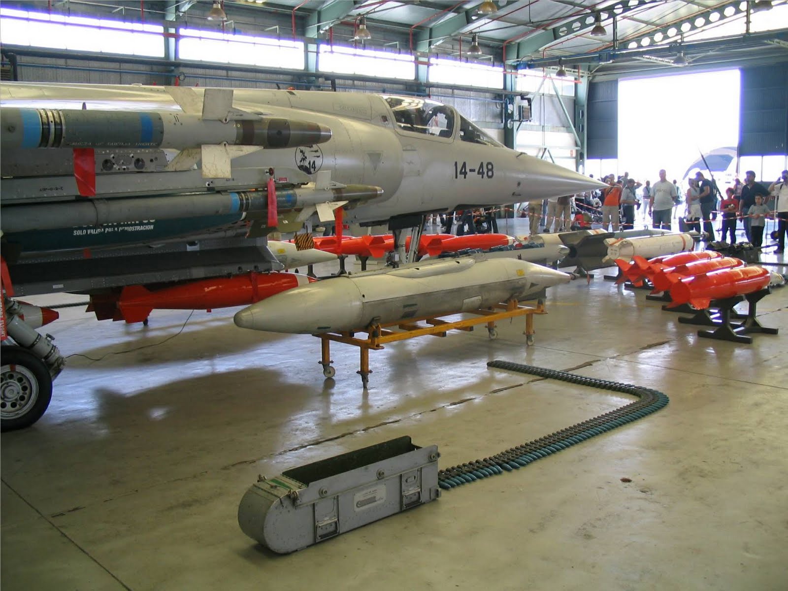 Proyecto Pragmalia: 291. Fabricación de un Set General de Armamento Lanzable por Modo Aéreo