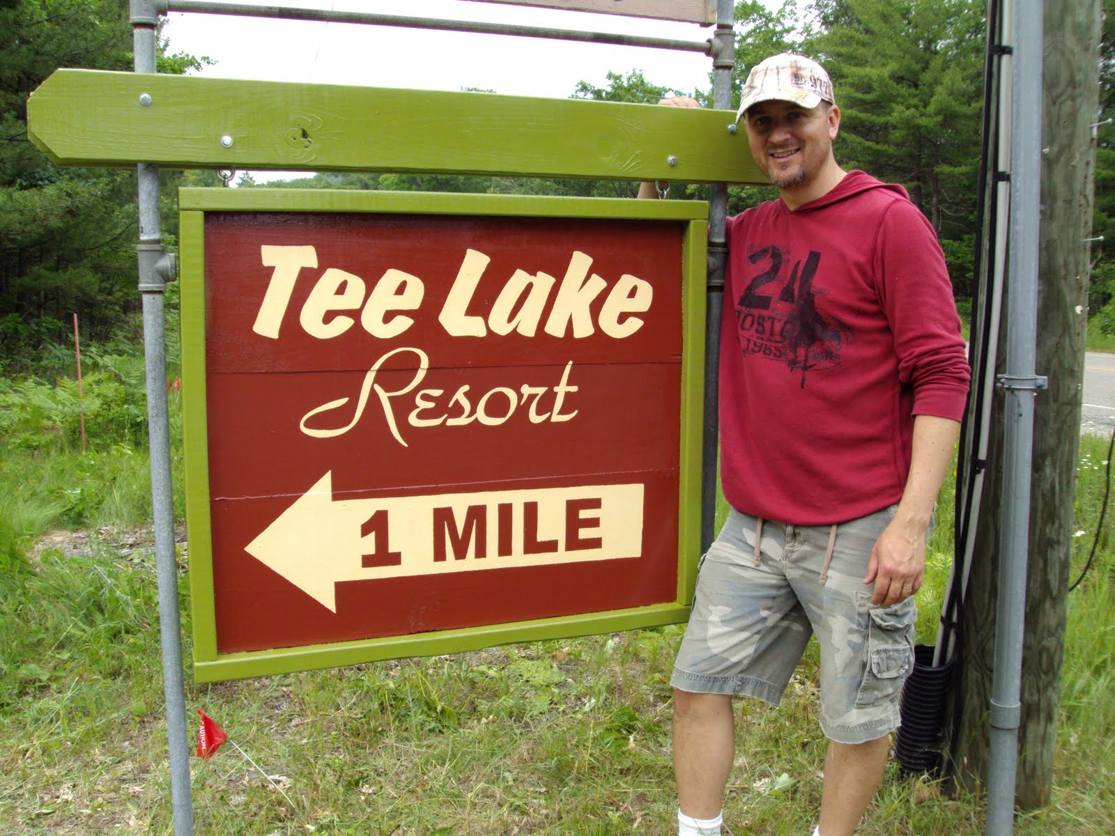Tee Lake Resort: New "Tee Lake Resort" Sign