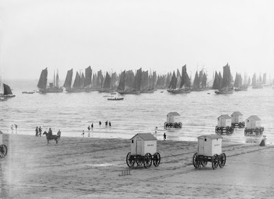 ART and ARCHITECTURE, mainly: Bathing machines and beach huts: UK ...