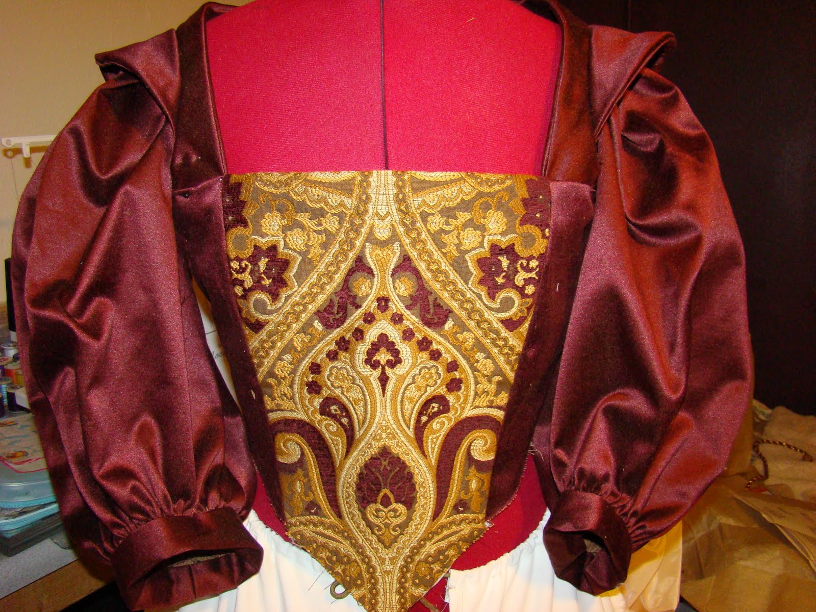 To Sew By...: Red Tudor: Sleeves and Bodice