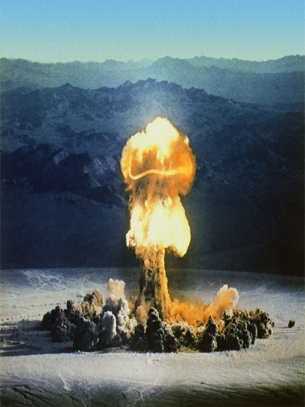 World Photo Zone: The World's Largest Man-made Explosion Cratered On ...