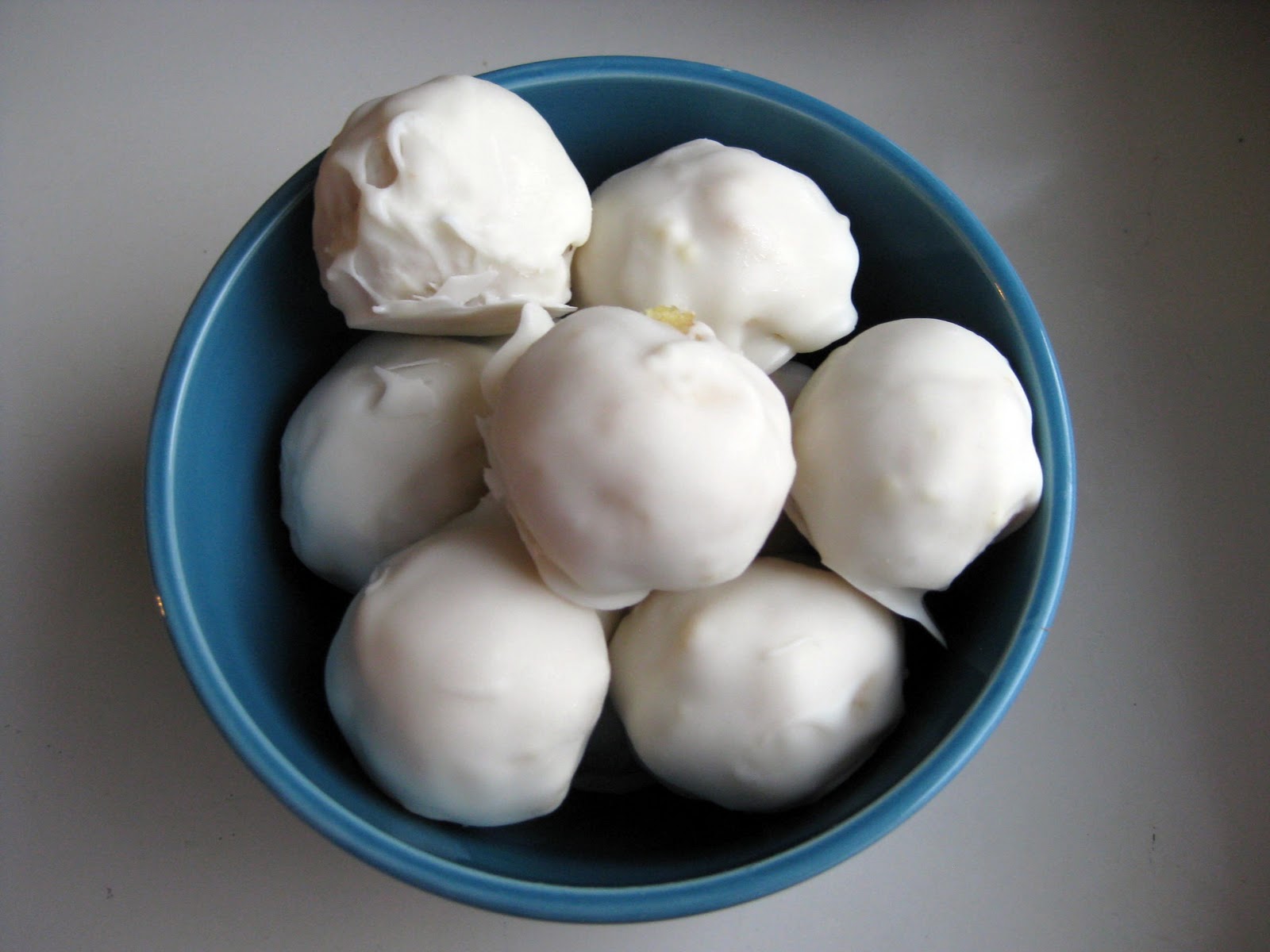 fuzz food: lemon cake balls