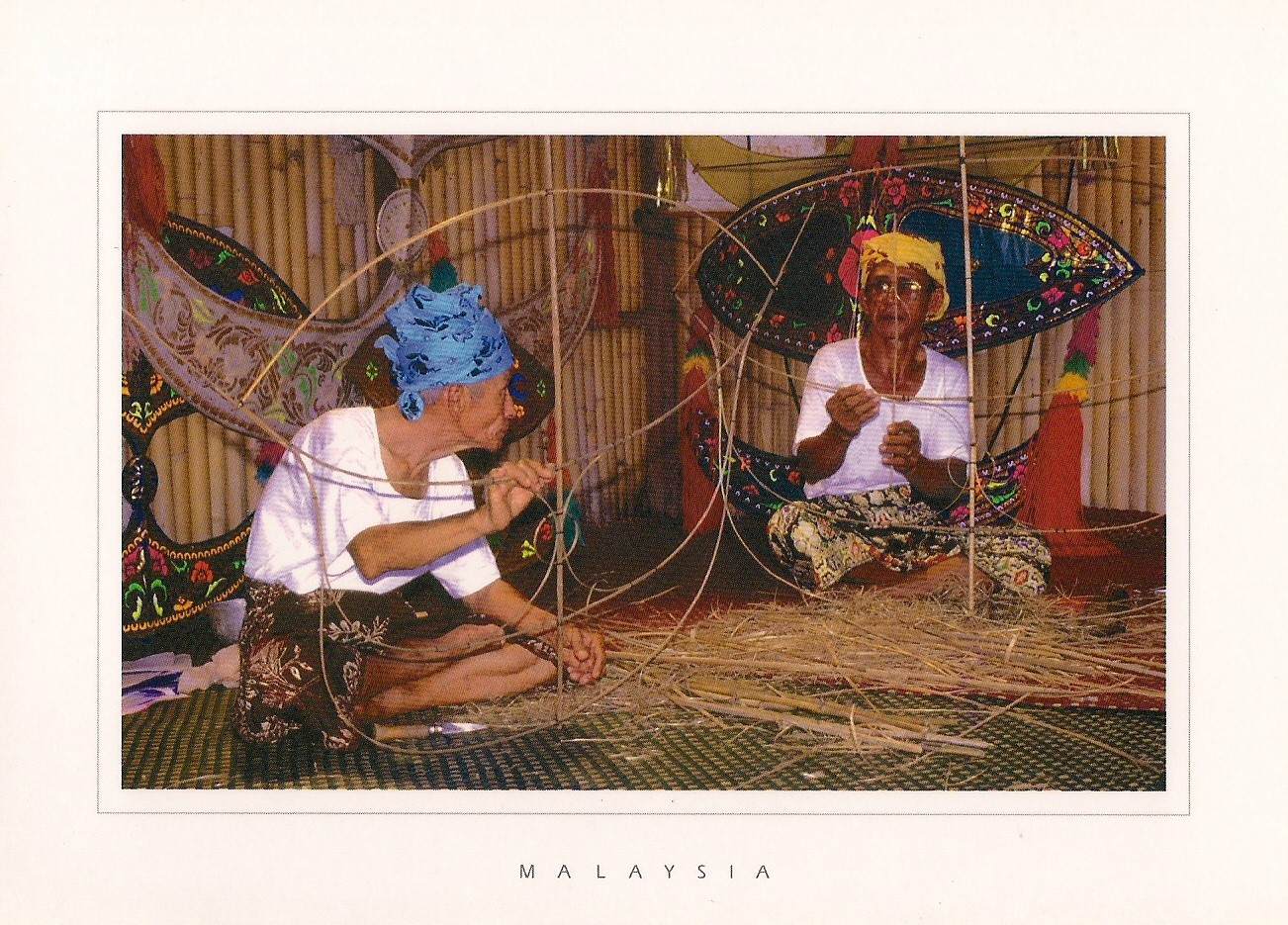 'Wau Bulan'-making | ~g!La P0skaD~