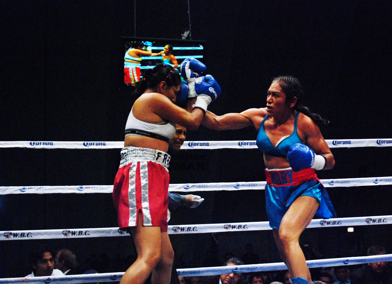 IL PUGILATO COME OGNI ARTE: Imágenes de "Triple Corona en el Foro"