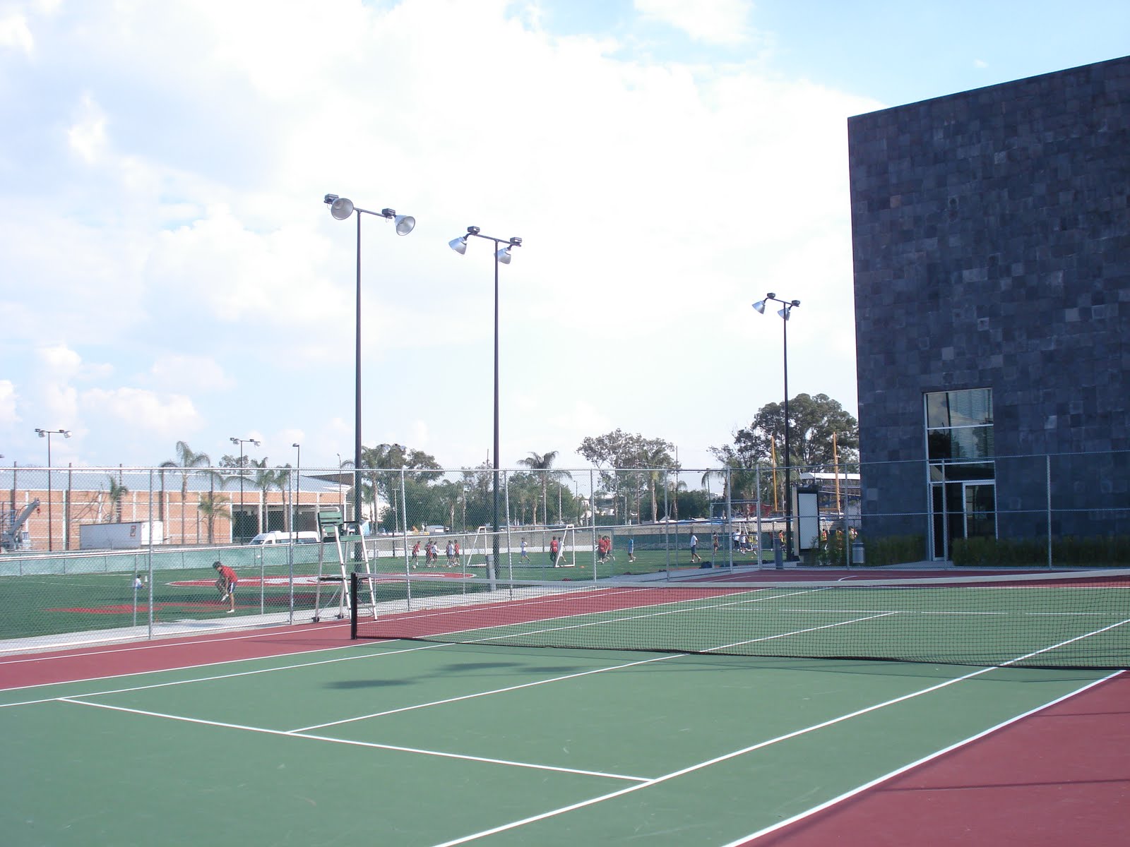 PREPARATORIA UVM: INSTALACIONES