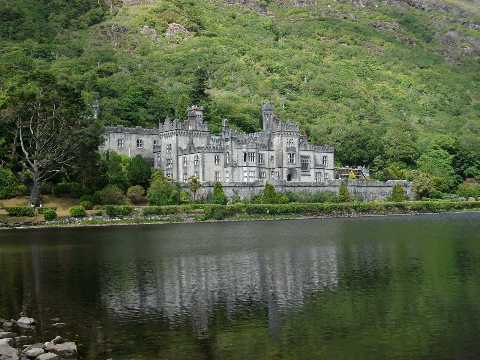 Jicaro-Ireland: Kylemore Abbey, Connemara Nat'l Park, Ireland