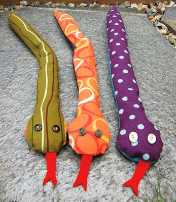 Totally Smitten Mama: Make a Snake Tutorial