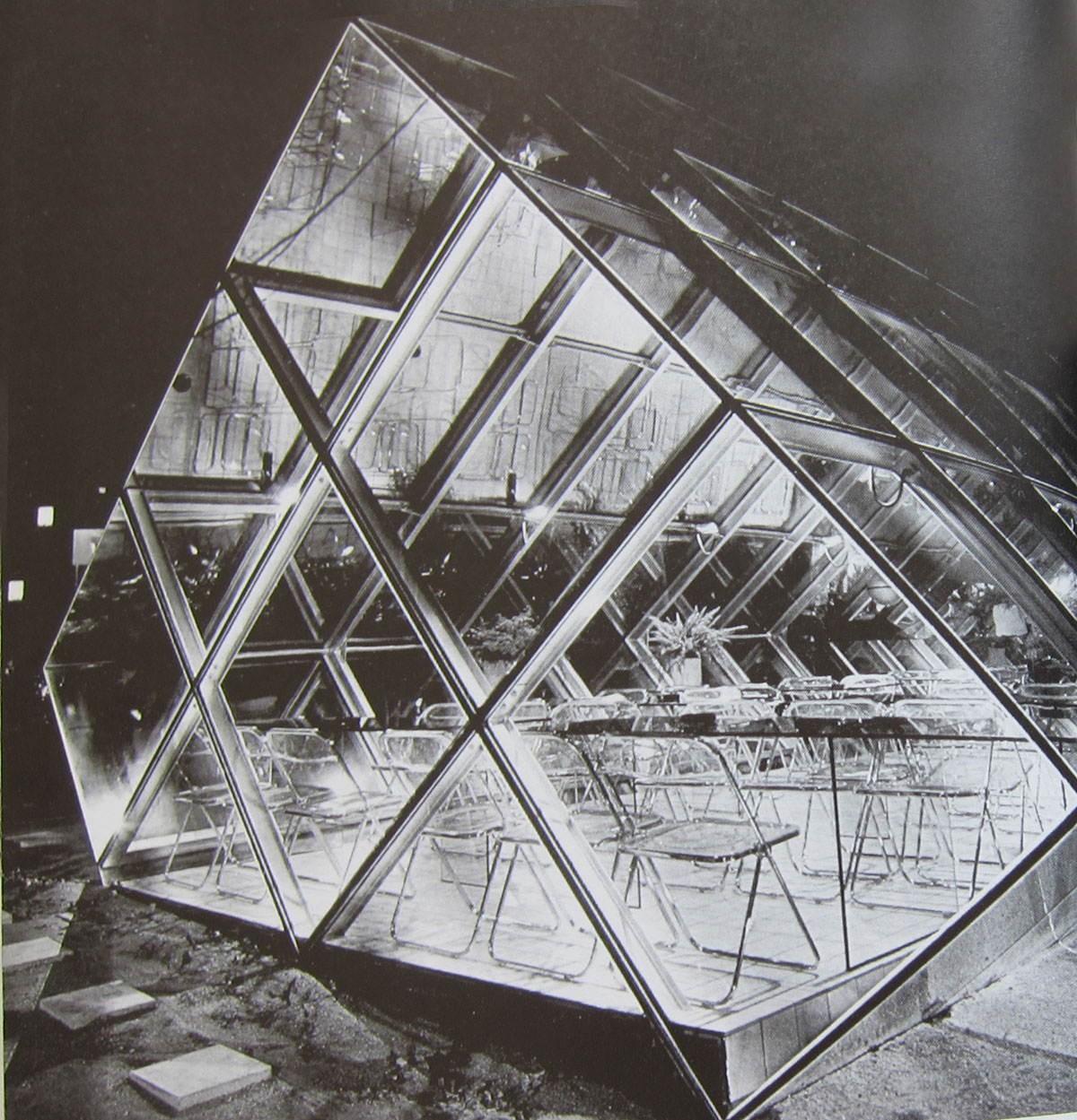 Andreas Angelidakis: INGOT