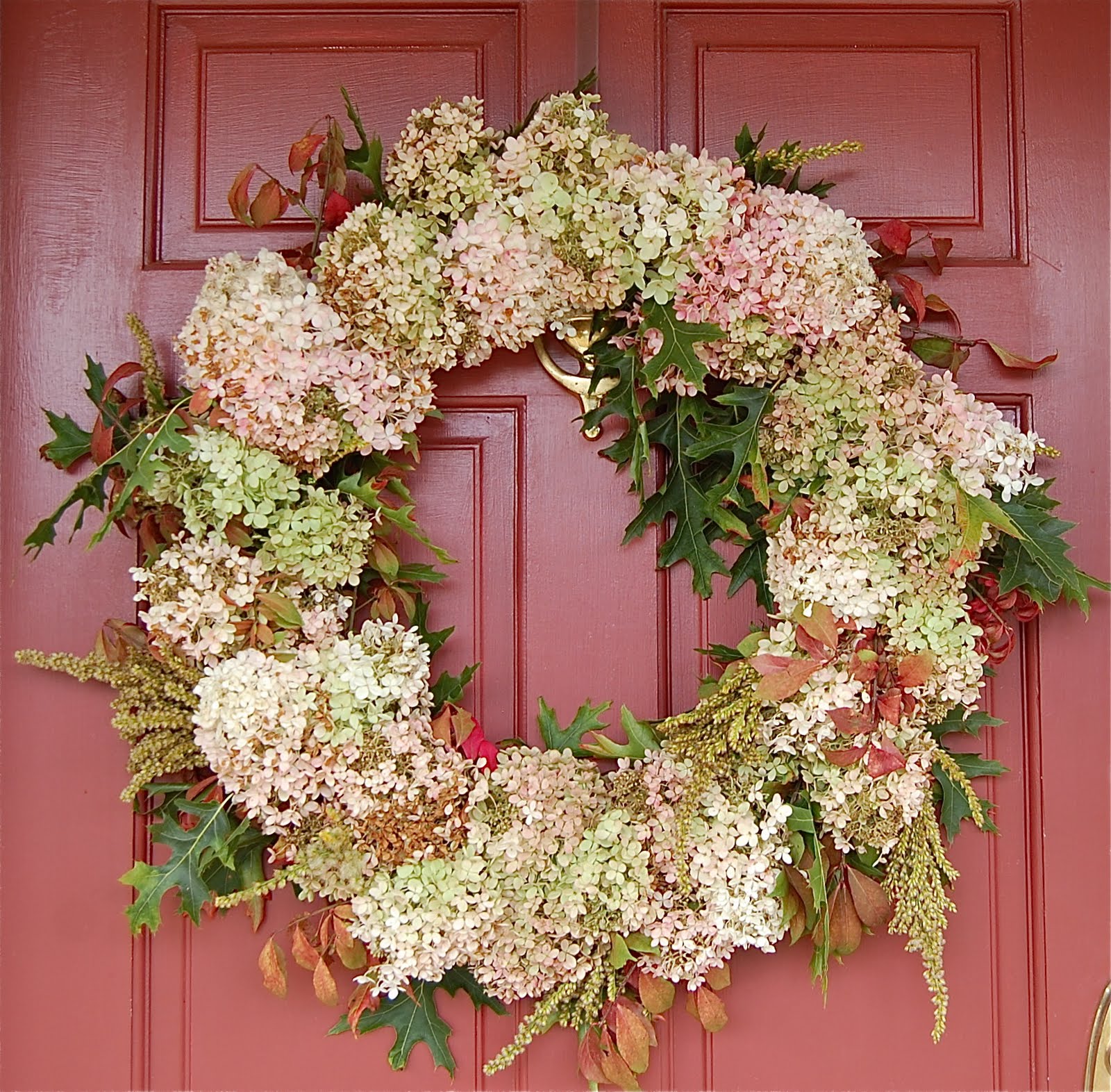 saltbox treasures: Wreath Tutorial