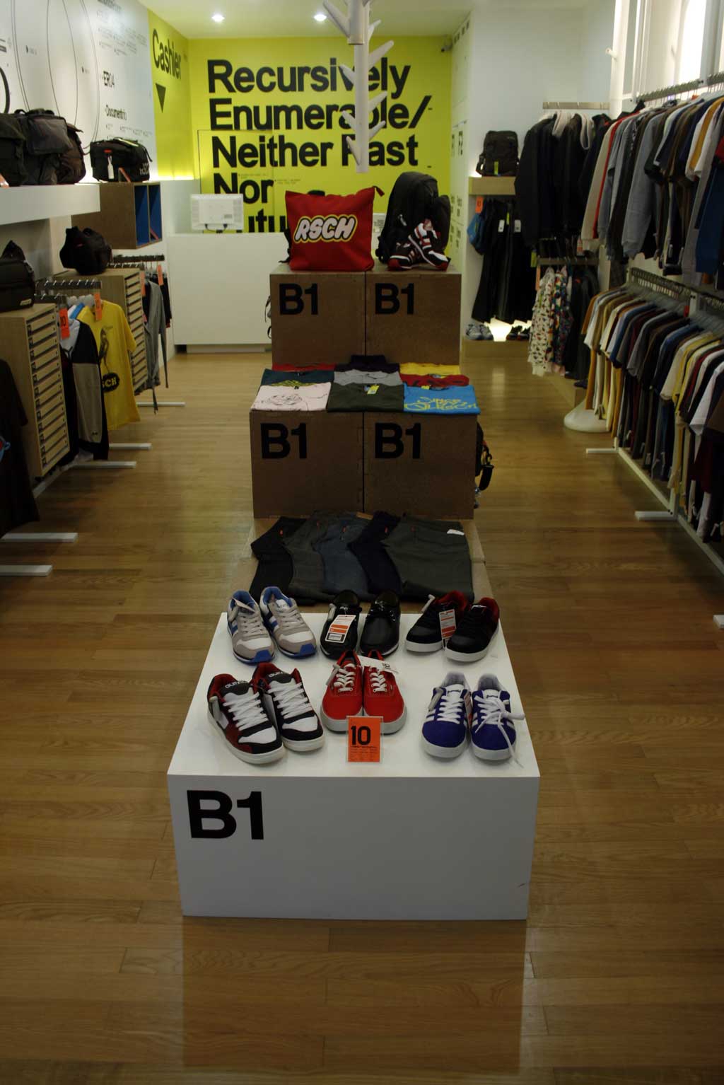 Majalah OUCH!: OUVAL RESEARCH Hadir Di Makassar!!