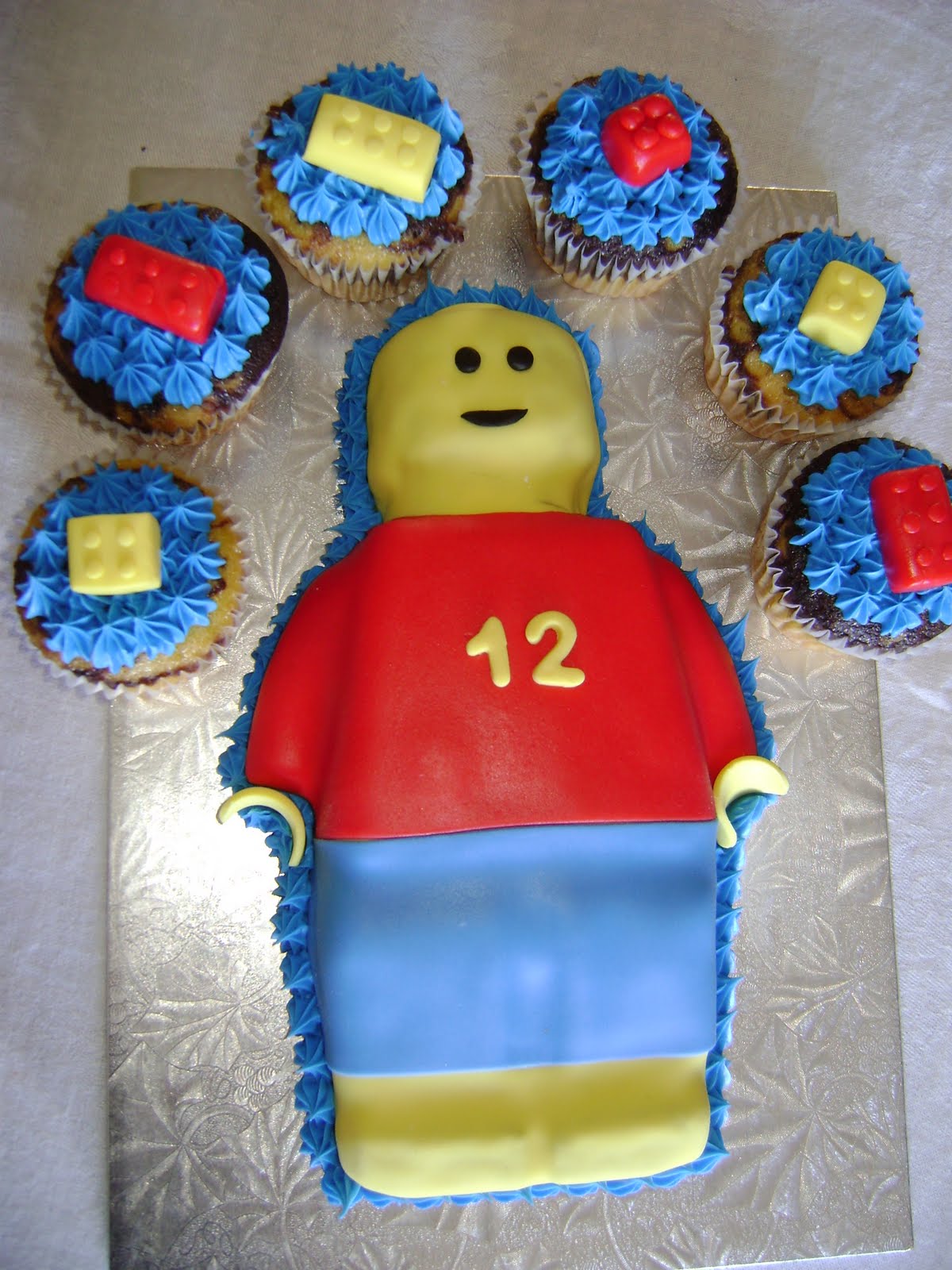 JS Custom Cakes & Cupcakes: Lego!