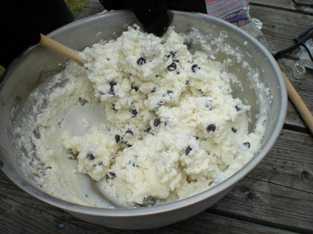 Random Cuisine: Making Ice Cream with Liquid Nitrogen