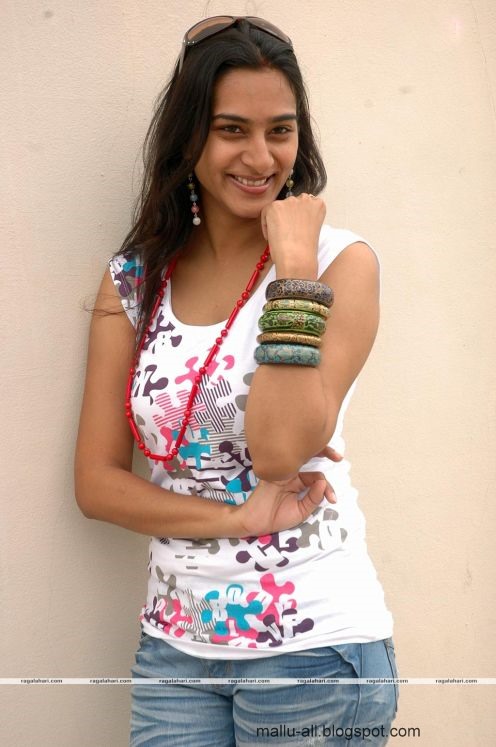 Desi Aunties And Mallu Girls Surekha Vani Slim South Indian Girl Jeans Photo