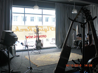 Flying Rock - The Music Shop: ACOUSTIC JAM PAD SESSION