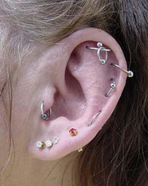 PictoVista: 12 Extreme Piercings