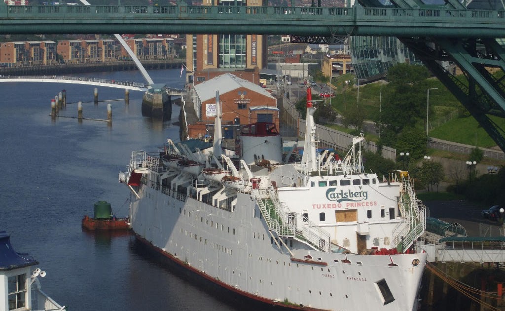 Photographs Of Newcastle: Tuxedo Princess