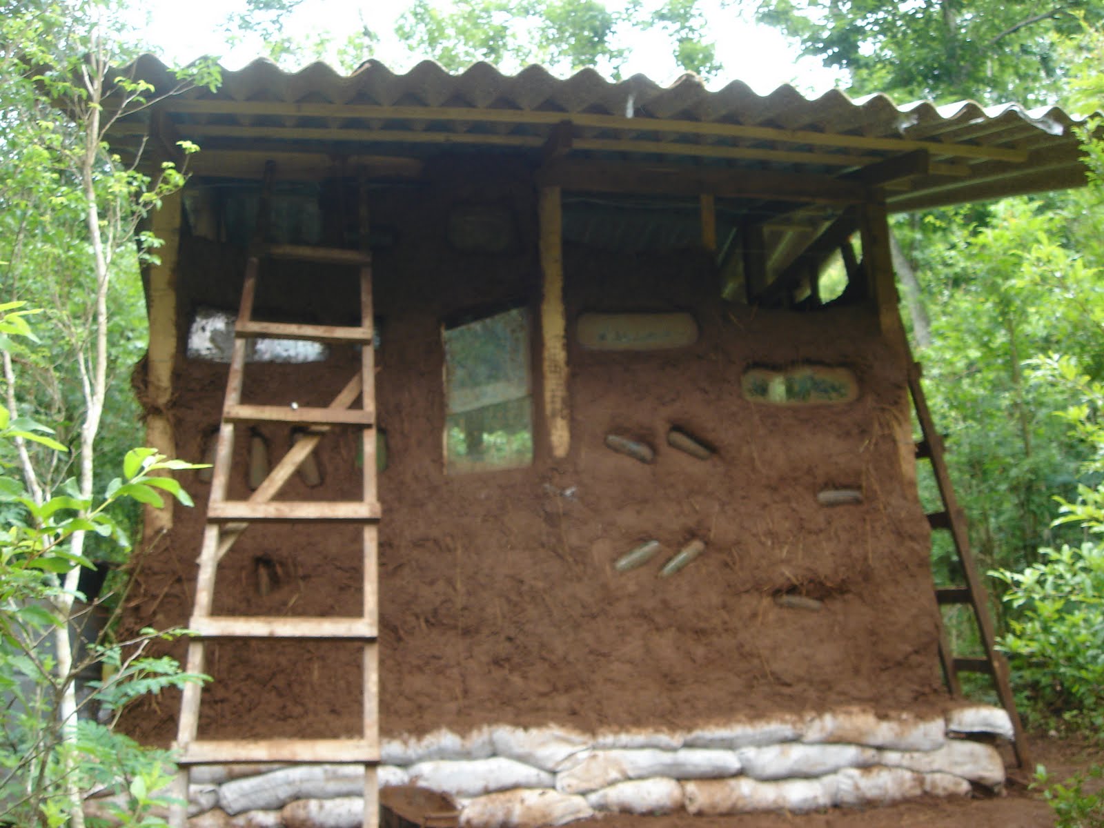 Mama Roja: Sustainable Living : Mud Cabin and Other Delights