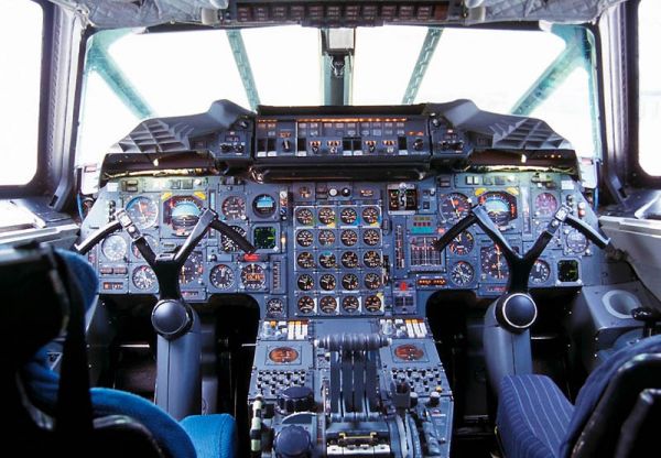 Duniascout.com: Pesawat Raksasa Jaman dulu