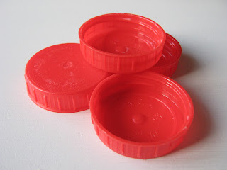 The Craft-Arty Kid (Old blog): Bottle Top Valentine